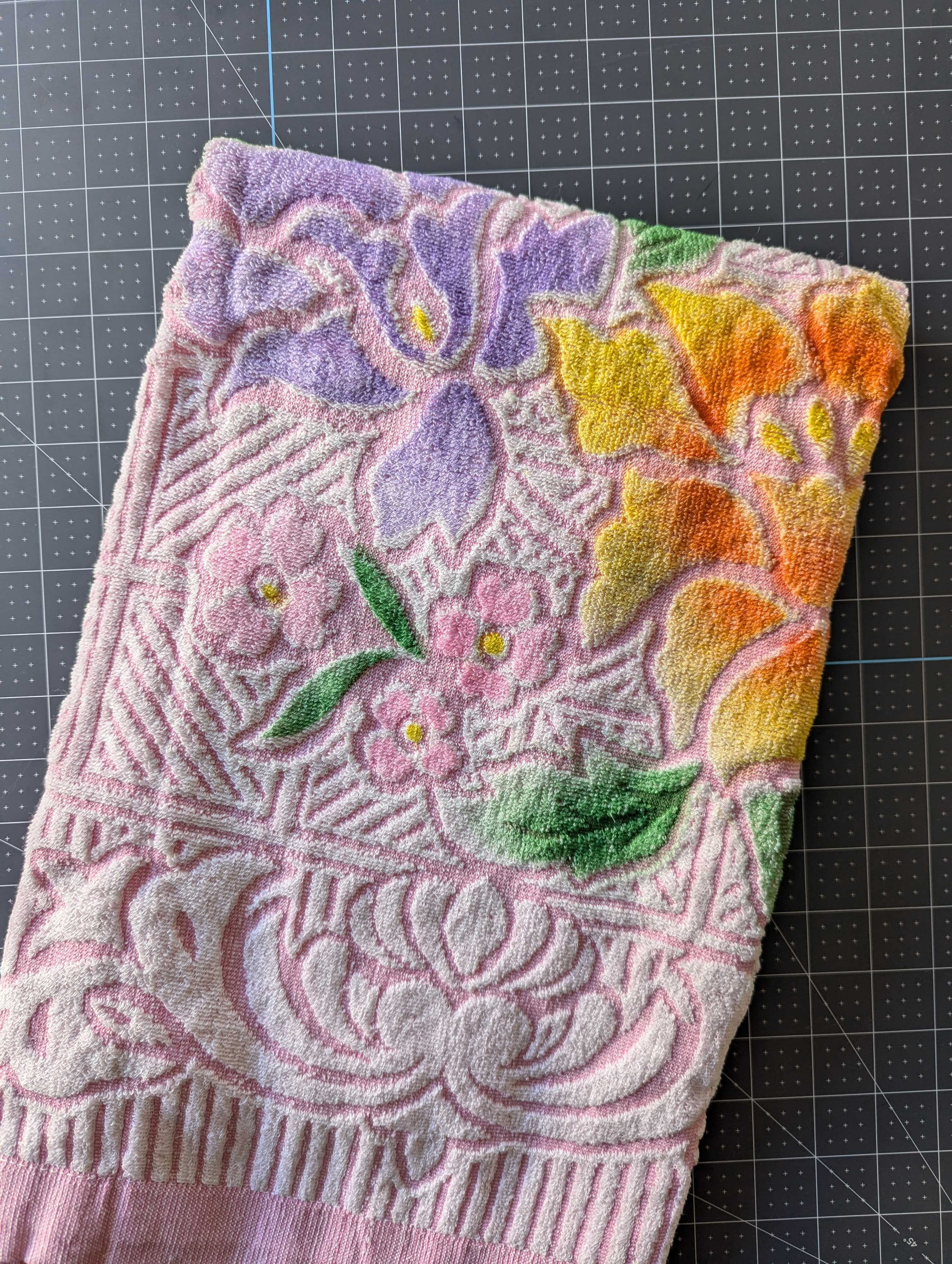 Upcycling Old Towels: From Bath to Bold Fashion – Remnants by Peo Vee
