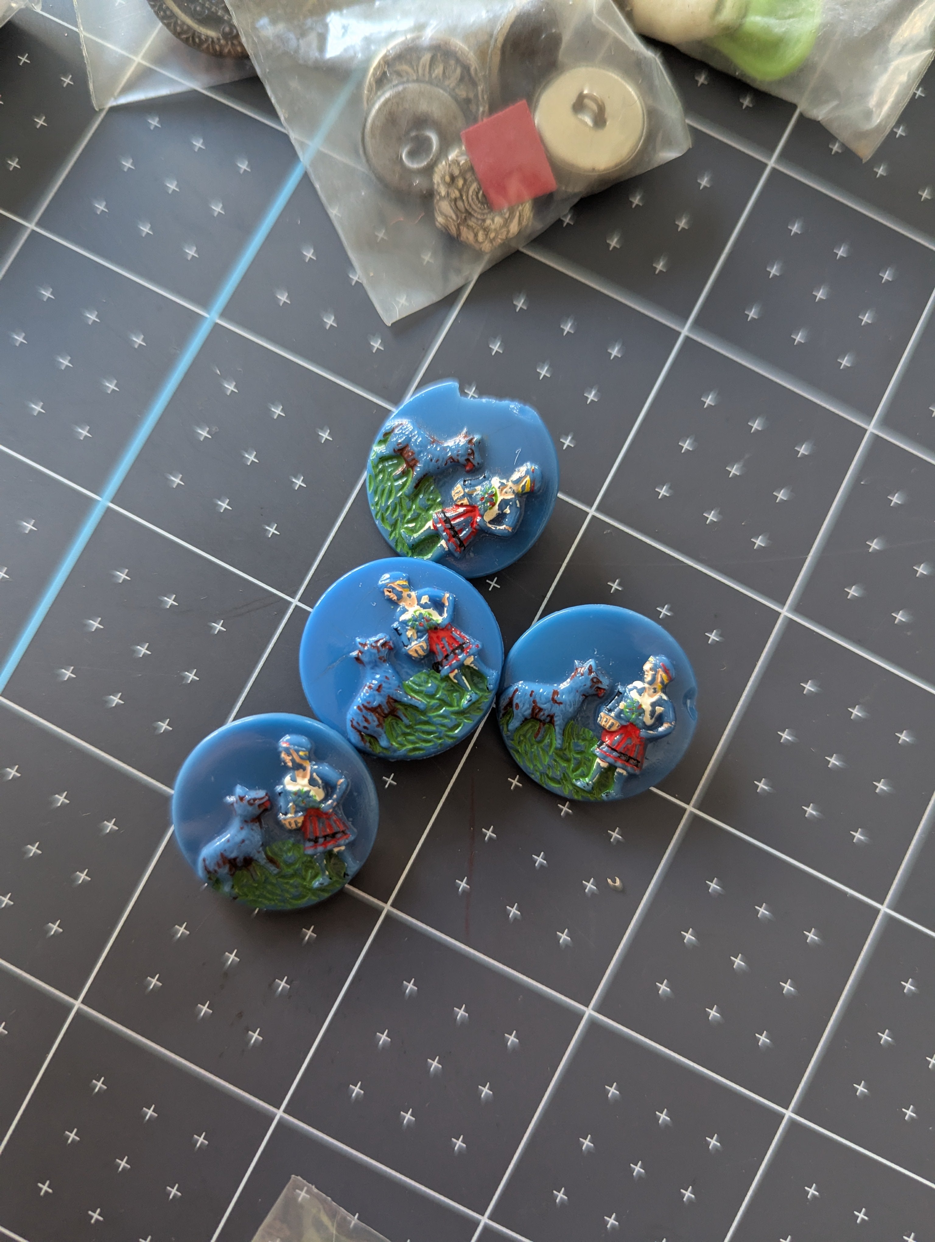 Button Collecting: Tips, Types, and a Vintage Estate Auction Find ...