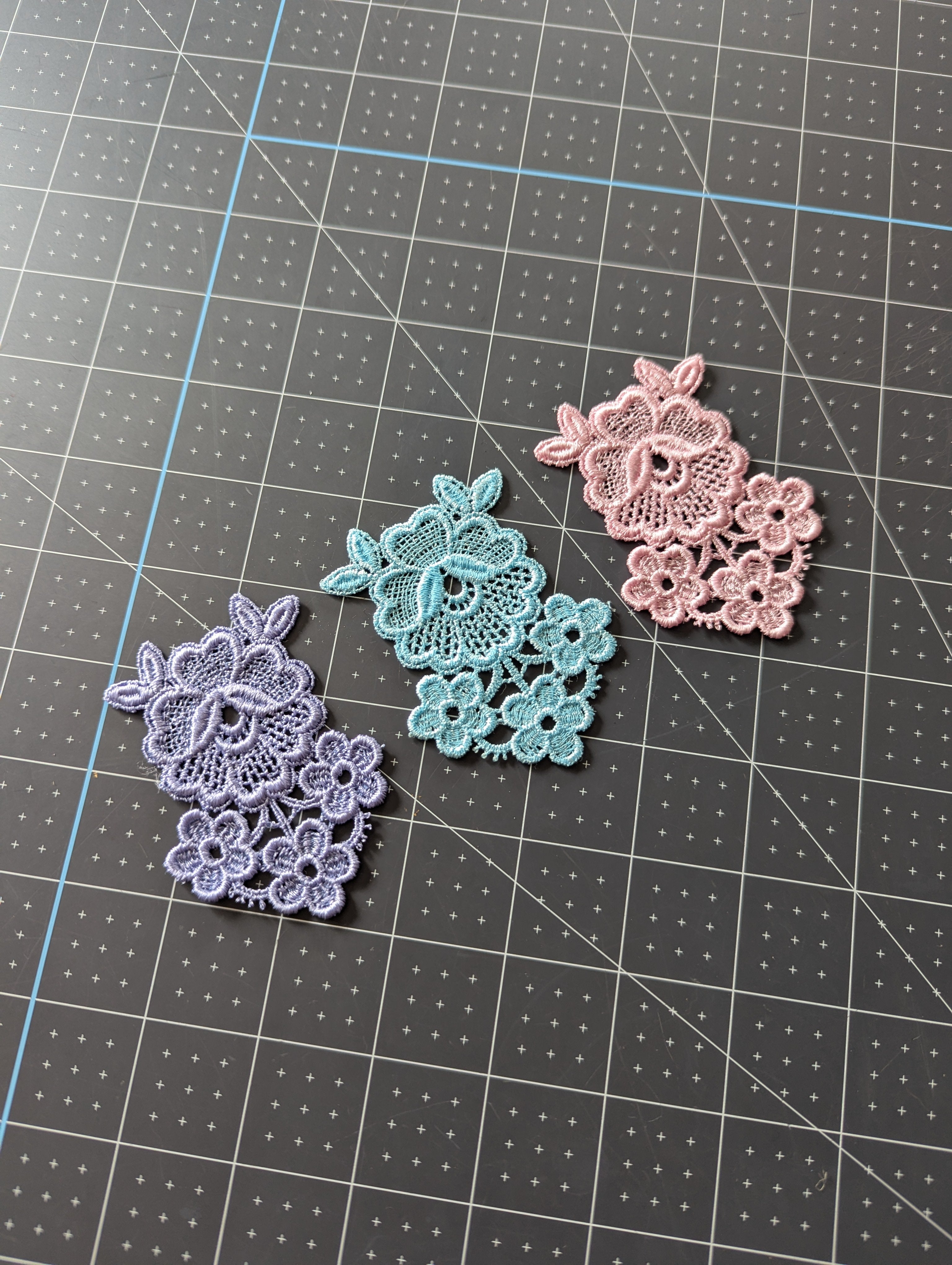 Vintage Floral Appliques - 3 Colors – Remnants by Peo Vee